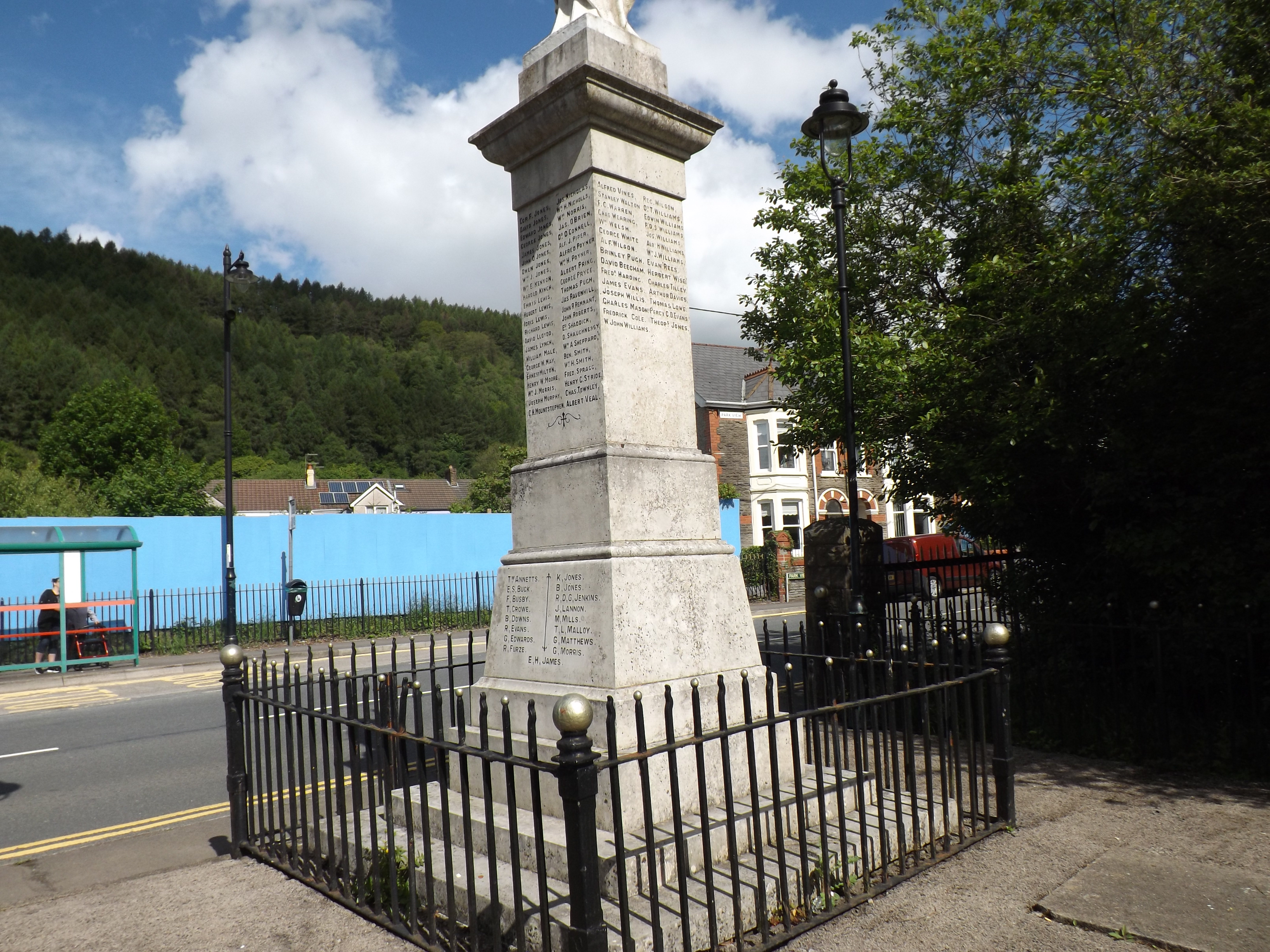 Llanbradach - War Memorials Online