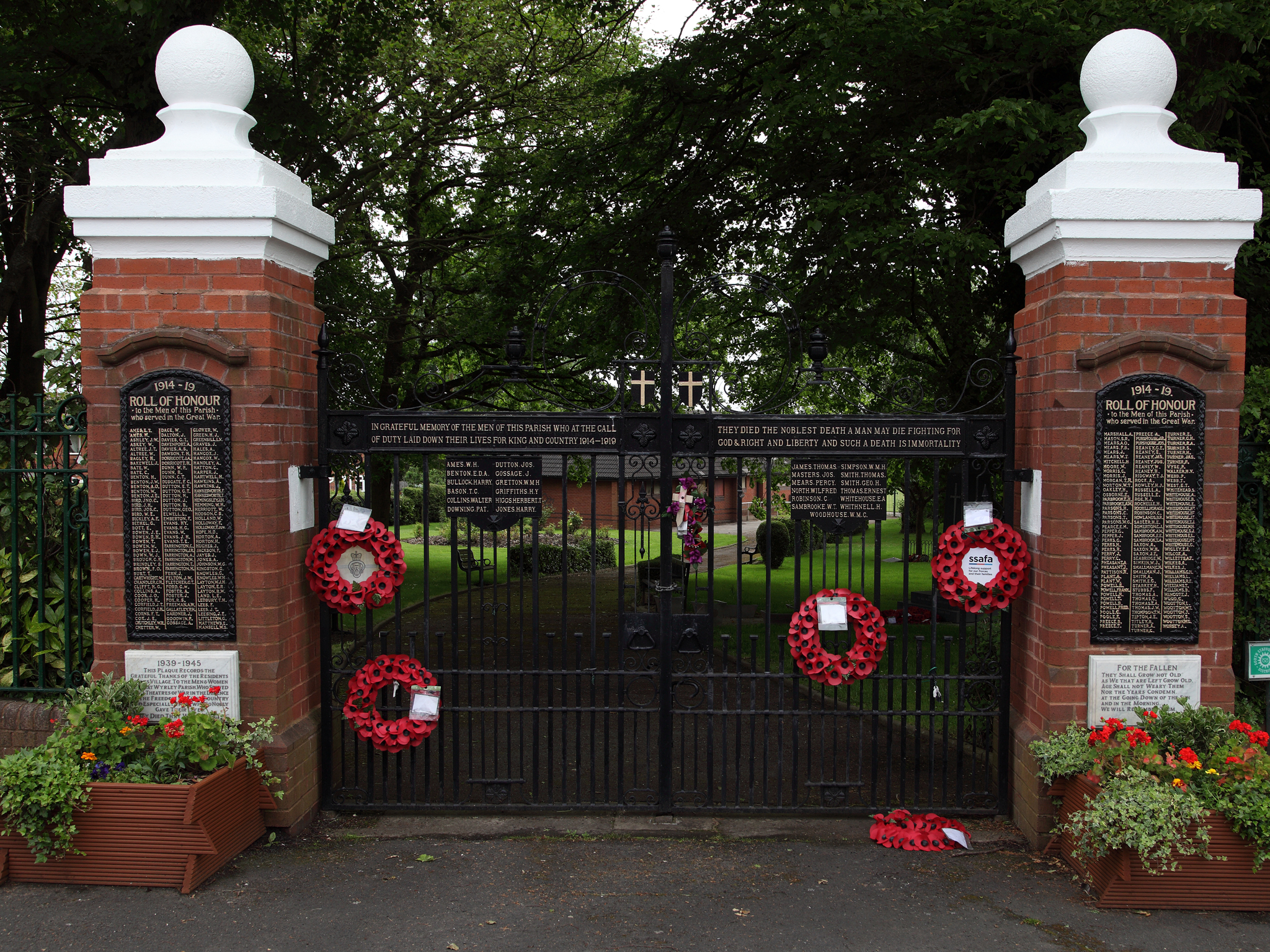 Great Wyrley Gates WW1 And WW2 - War Memorials Online