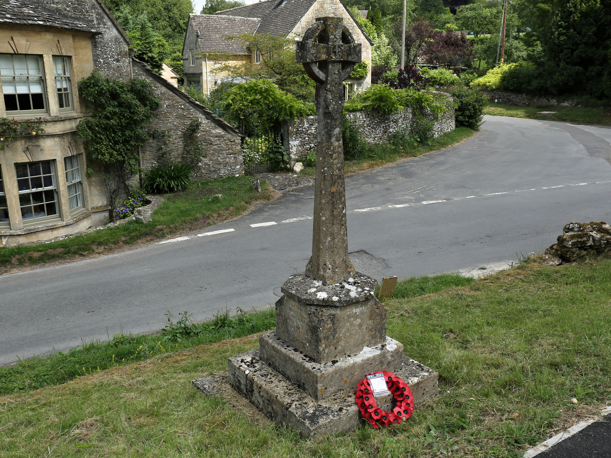 Compton Abdale - War Memorials Online
