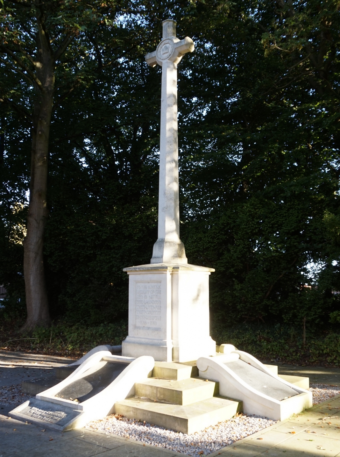 Sutton on Hull War Memorial - War Memorials Online