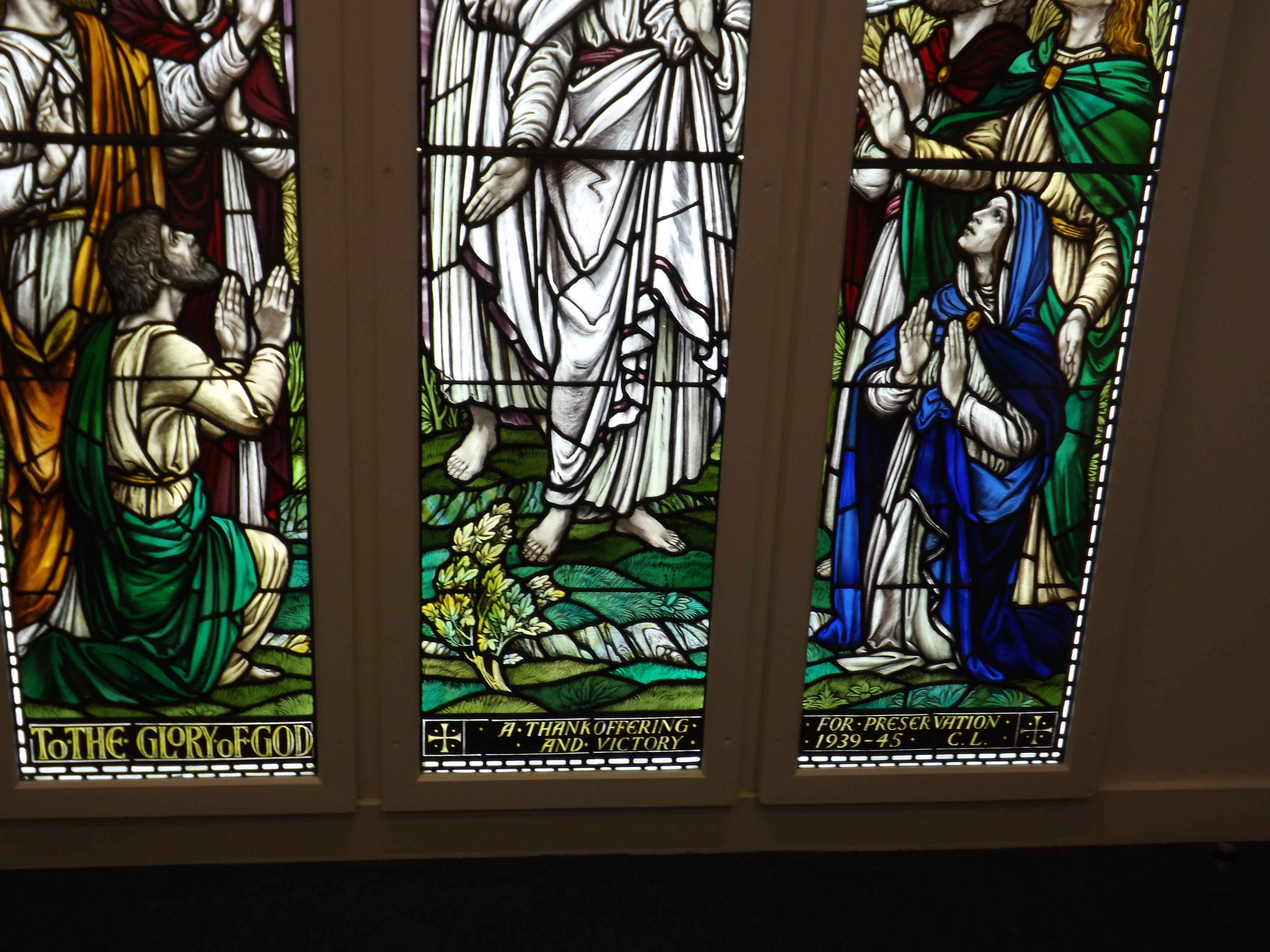 WW2 Memorial Window - War Memorials Online