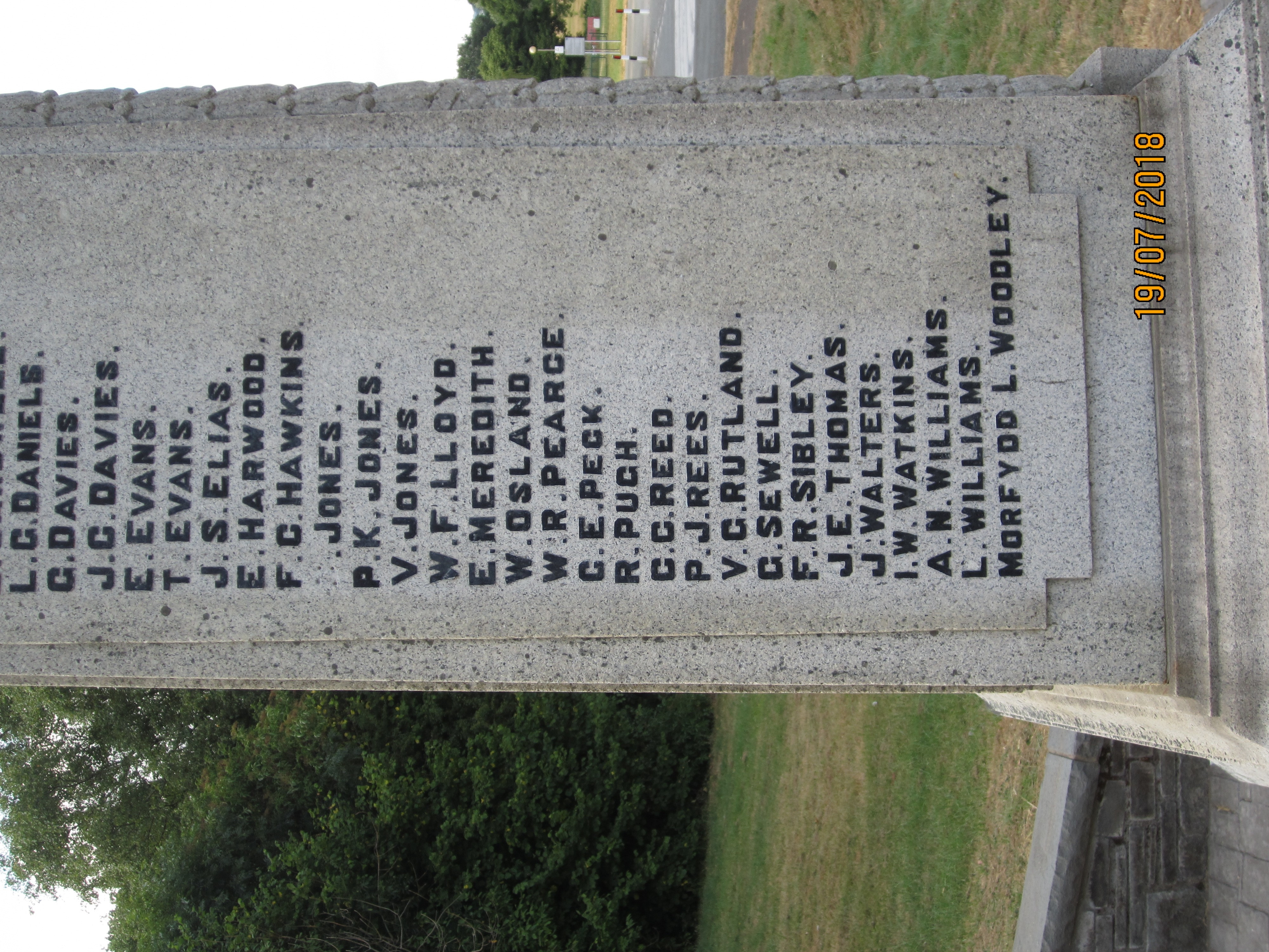 Pontllanfraith - War Memorials Online