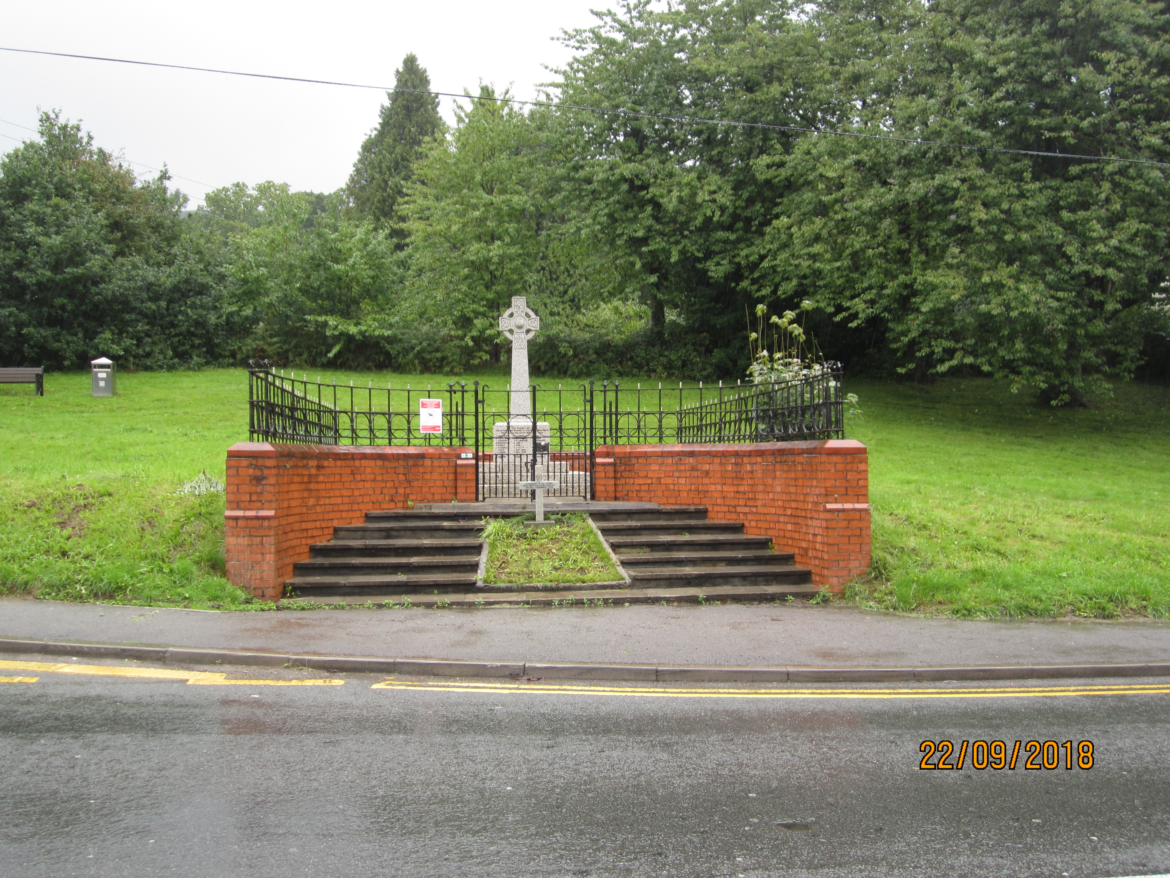 Machen nr Caerphilly Wales - War Memorials Online