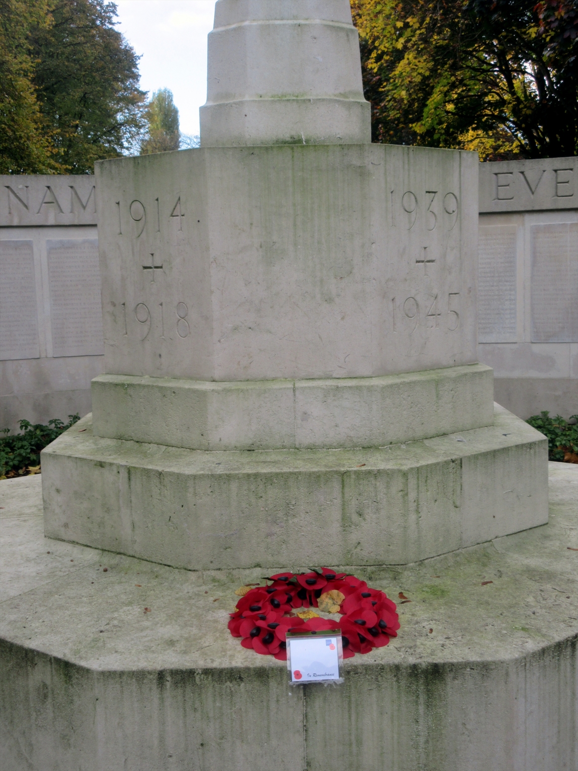 TOTTENHAM CEMETERY - CWGC CROSS - War Memorials Online
