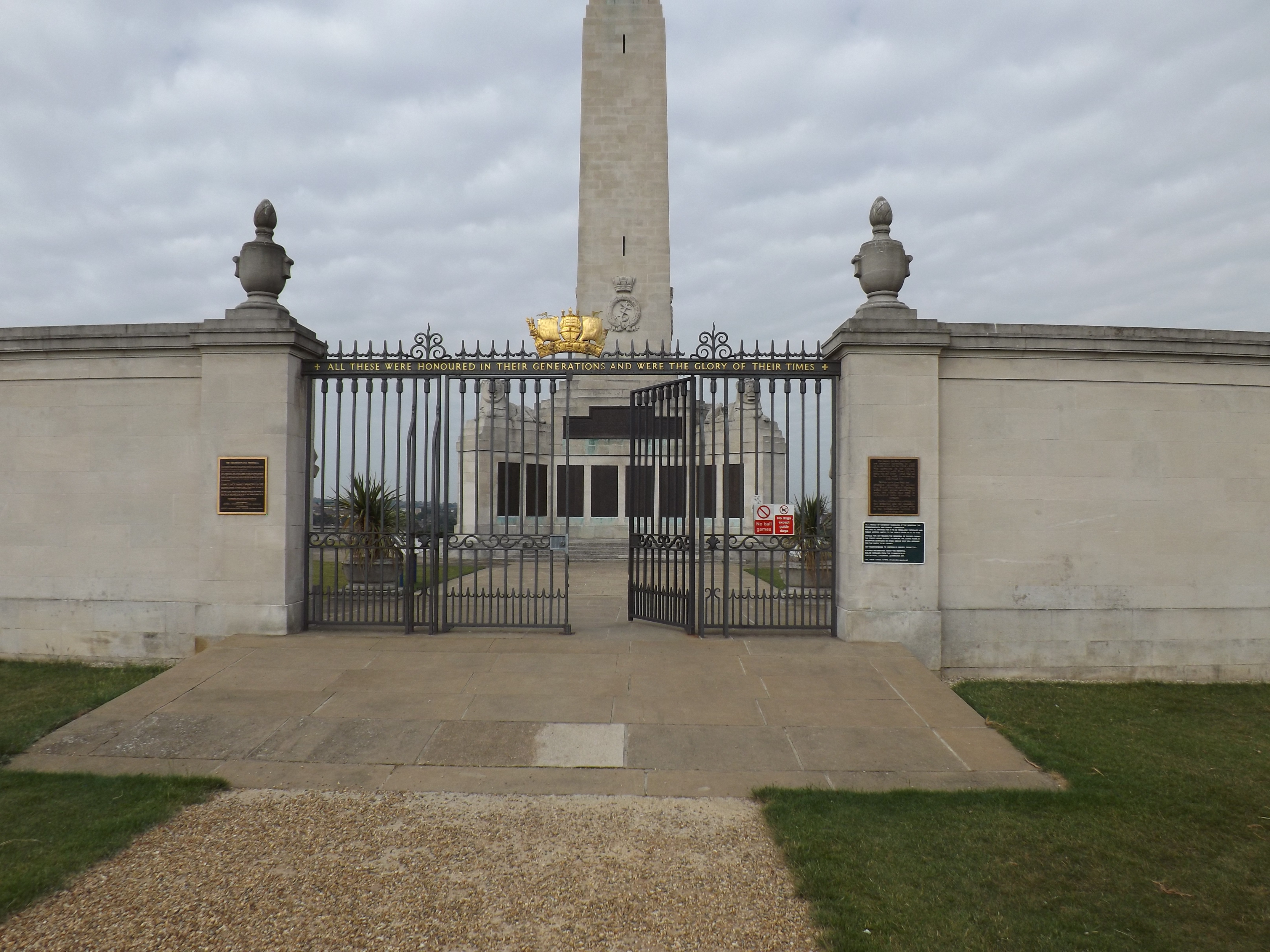 CHATHAM ROYAL NAVAL MEMORIAL TO THE MISSING - War Memorials Online