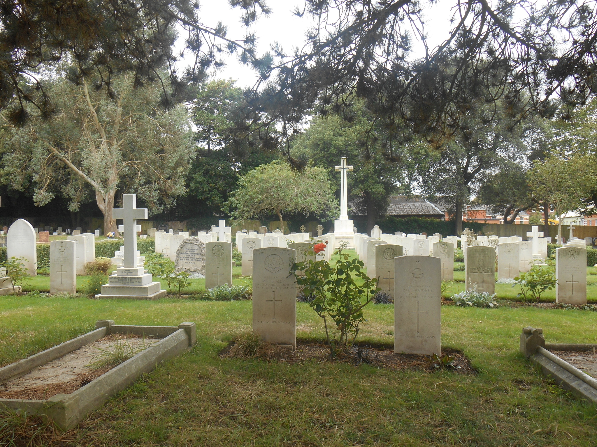 BOURNEMOUTH EAST CEMETERY CWGC Cross - War Memorials Online