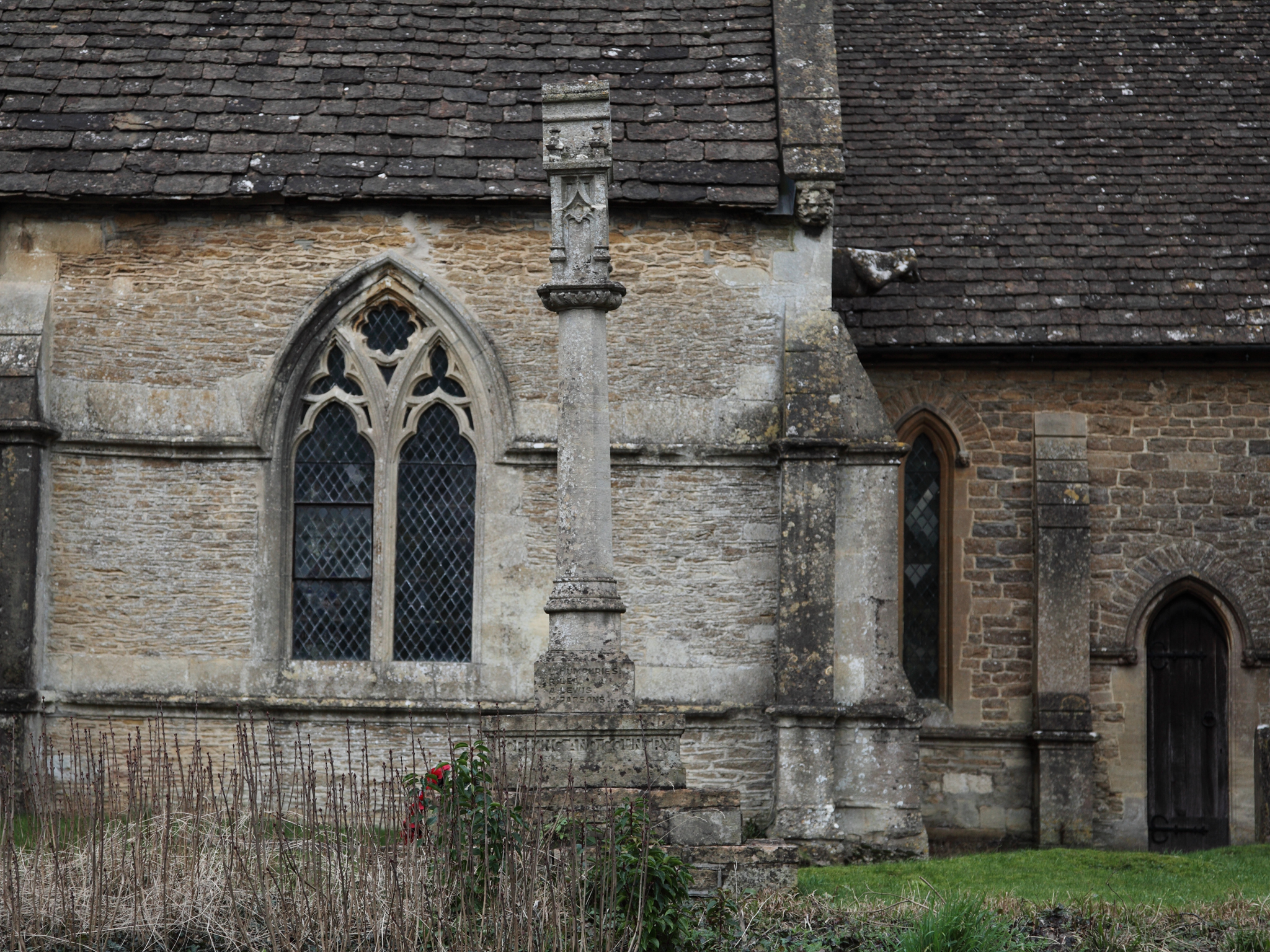 SUTTON BENGER - War Memorials Online